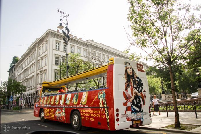 The Advantages of Bus Advertising for Urban Audiences